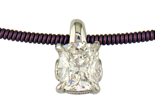Custom Cushion-cut Diamond Pendant - Bijoux Extraordinaire